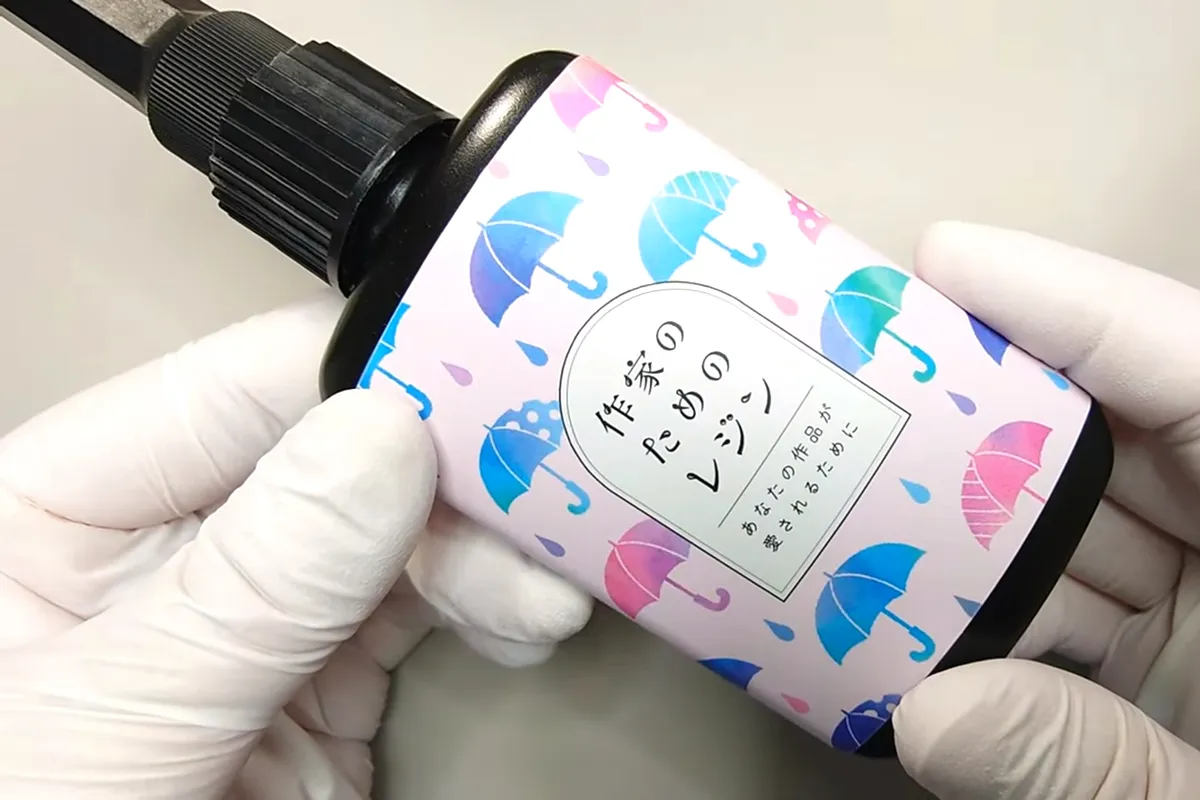 モールドで作るパーツにひと手間加え、さらに瑞々しく美しく！レジンの紫陽花ピアスの作り方 | croccha