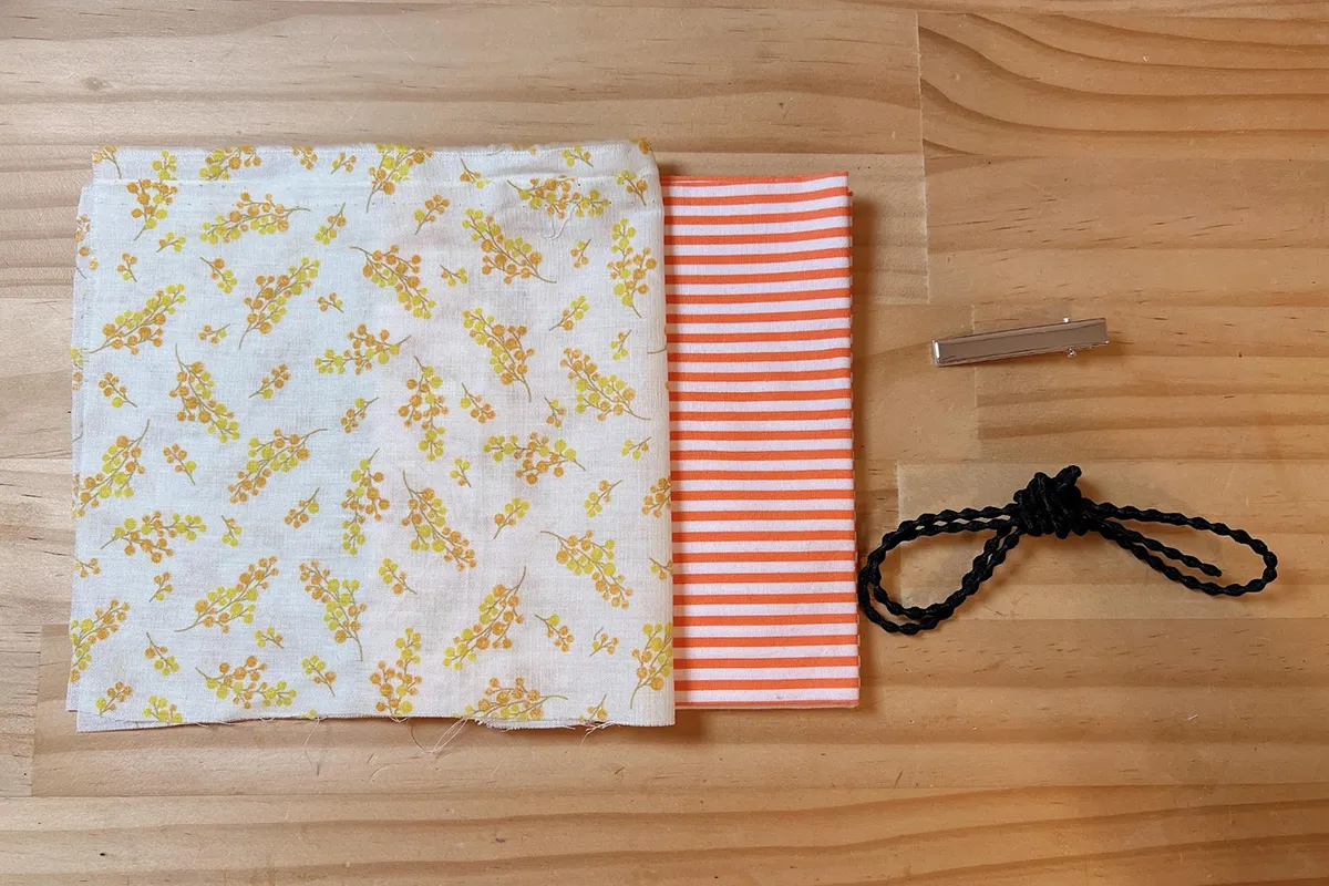 型紙要らず！ソーイング初心者さんでも楽々！円形と正方形のカット布を組み合わせて作る、簡単＆お手軽ファブリックリボン | croccha