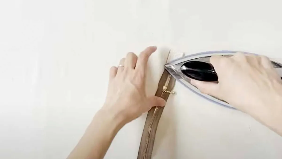 通勤や通学、おけいこバッグとして大活躍！A4が入る大きめサイズのファスナーショルダーバッグの作り方 | croccha