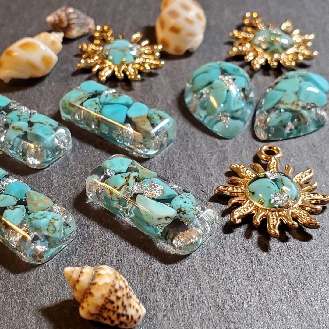 papillonさんのレジン作品 | 【20g】ターコイズのさざれ石/天然石/パワーストーン/レジ... | croccha