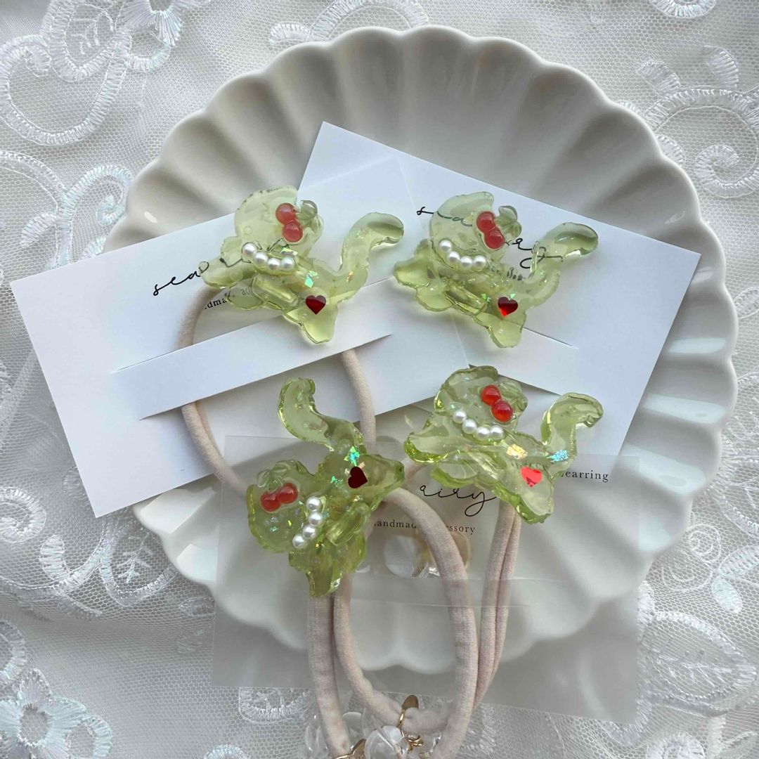 sea_riryさんのレジン作品 | 高品質に生まれ変わった UV&LED レジン液 シュシュ 大... | croccha