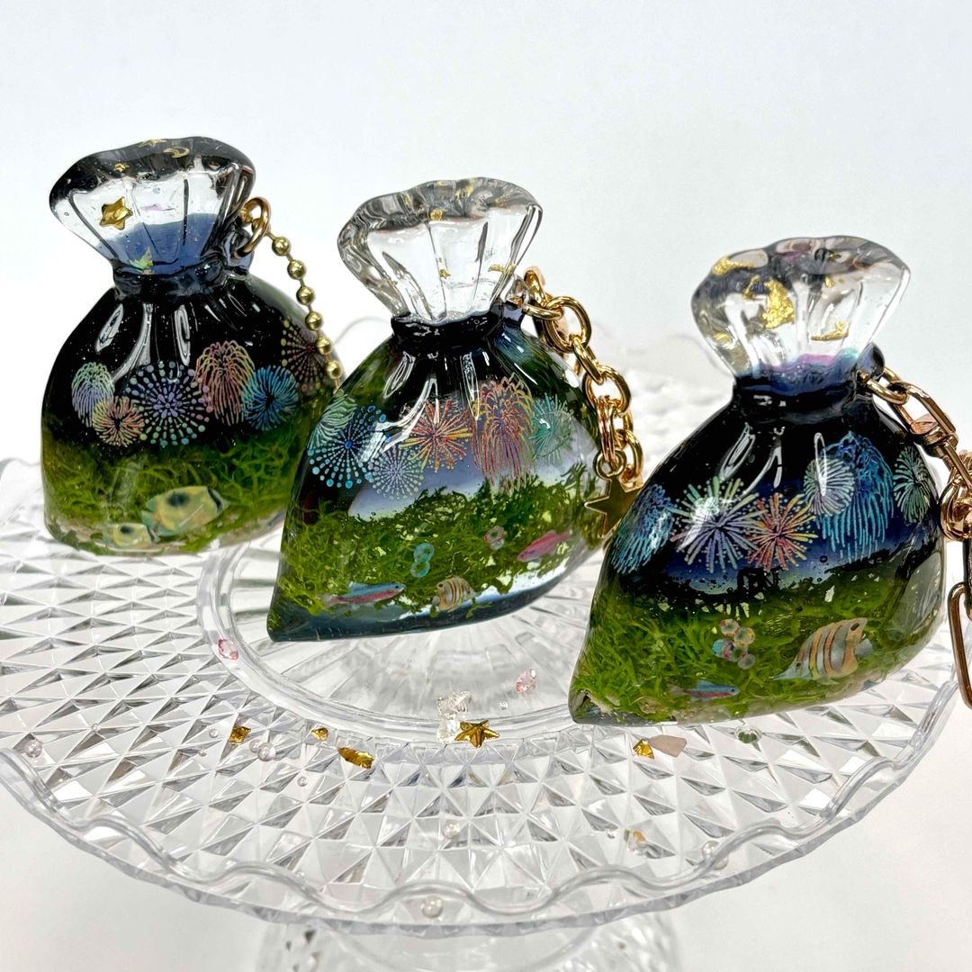 わいさんのレジン作品 | Resin club(レジンクラブ) 埋め込みレジンシール ... | croccha