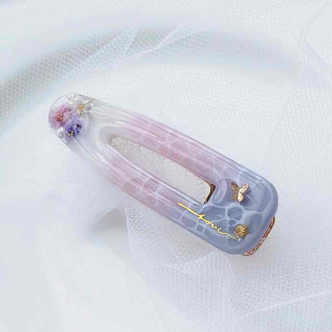 Pualeiさんのレジン作品 | 【小分け】かすみ草 つぼみ ケース入り 全17色 レジン封入... | croccha