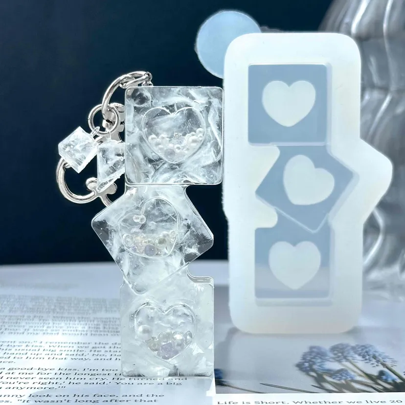 Pualeiさんのレジン作品 | シリコンモールド ハート 氷 シャカシャカ 3連 | croccha