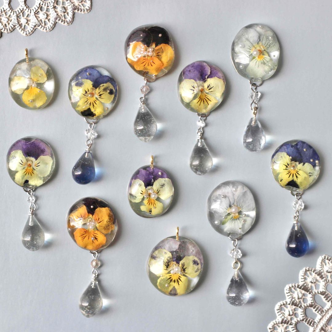 𝐂𝕠𝕞𝕒𝕣𝕚𝕞𝕒𝕕𝕖 (*こまり*)さんのレジン作品 | 作家のためのレジン 100g | croccha