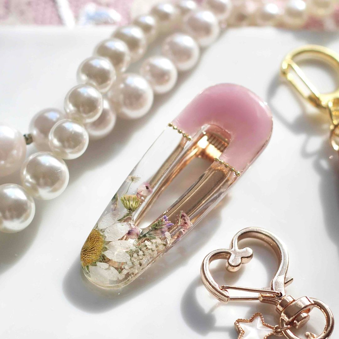 𝐂𝕠𝕞𝕒𝕣𝕚𝕞𝕒𝕕𝕖 (*こまり*)さんのレジン作品 | 作家のためのレジン 100g | croccha