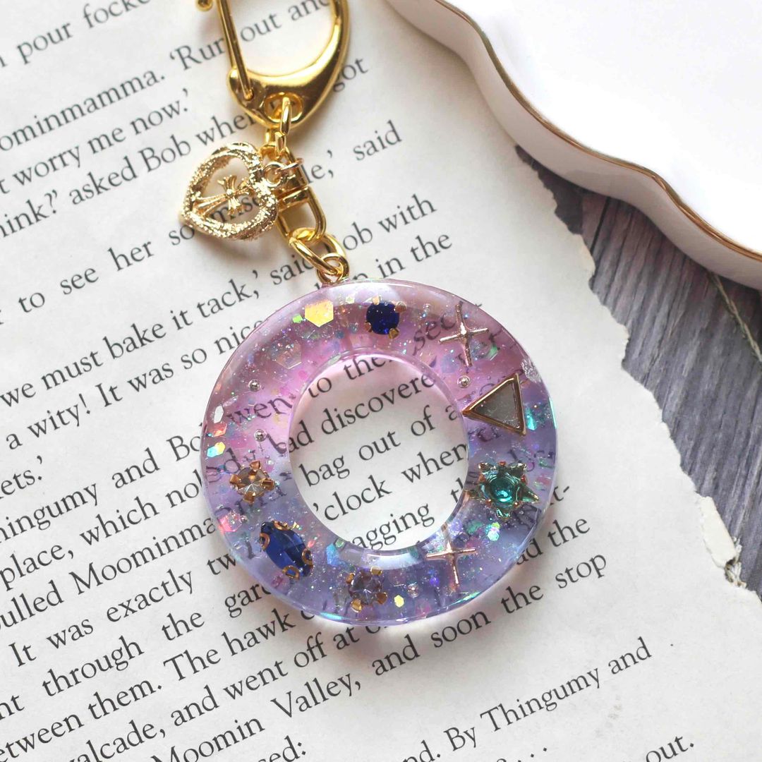 𝐂𝕠𝕞𝕒𝕣𝕚𝕞𝕒𝕕𝕖 (*こまり*)さんのレジン作品 | 【再販】Comarimade × 作家のためのレジン 『イニ... | croccha