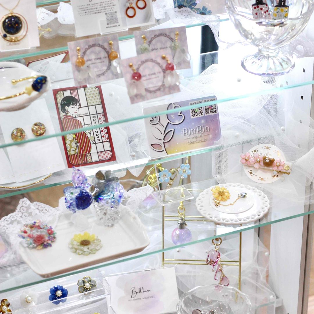 𝐂𝕠𝕞𝕒𝕣𝕚𝕞𝕒𝕕𝕖 (*こまり*)さんのレジン作品 | 【高粘度】作家のためのレジン ぷっくりレジン 100g | croccha