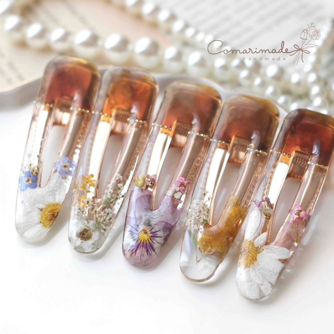 𝐂𝕠𝕞𝕒𝕣𝕚𝕞𝕒𝕕𝕖 (*こまり*)さんのレジン作品 | 押し花 レースフラワー ドライフラワー | croccha