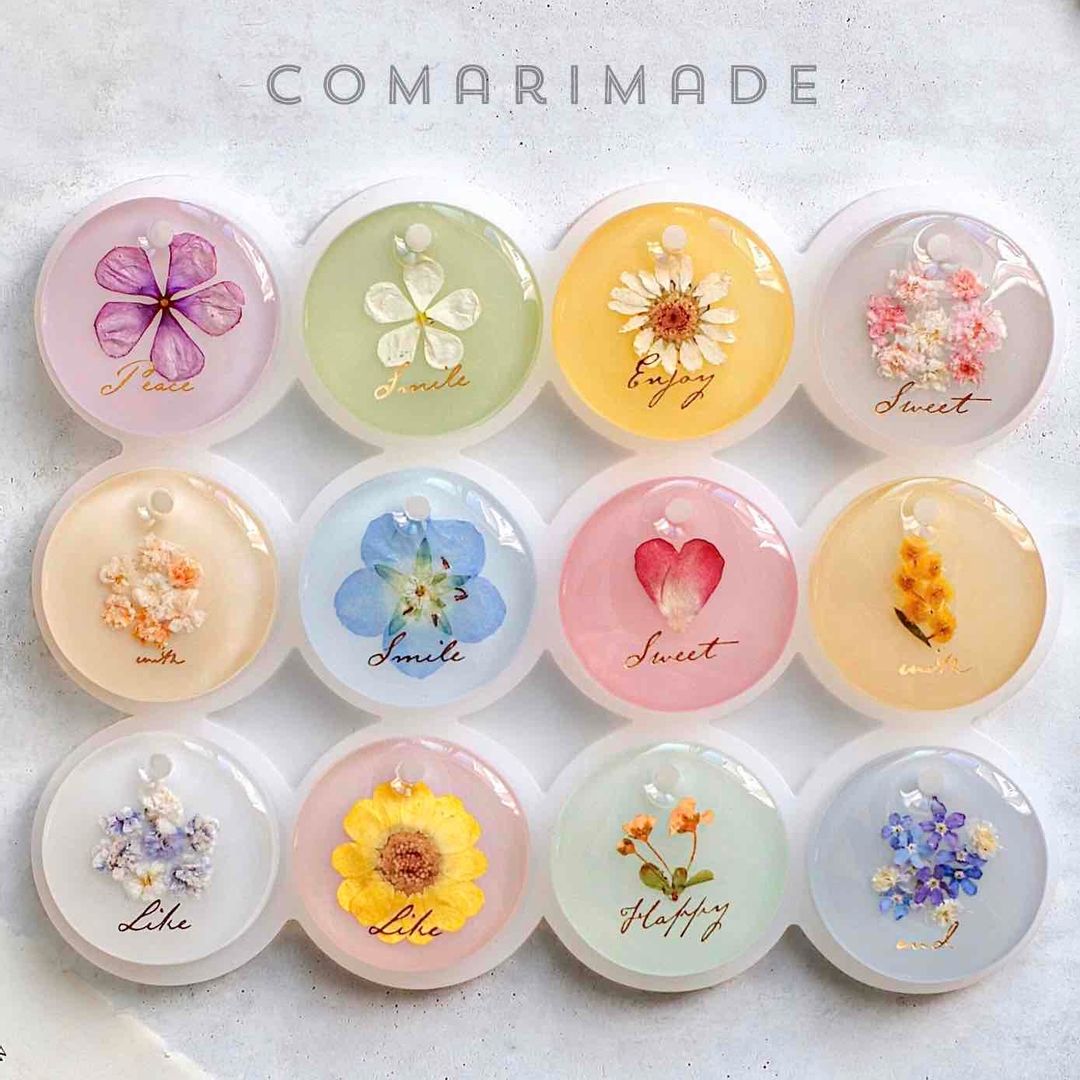 𝐂𝕠𝕞𝕒𝕣𝕚𝕞𝕒𝕕𝕖 (*こまり*)さんのレジン作品 | シリコンモールド 穴あき 円 サークル ミニサイズ フラッ... | croccha