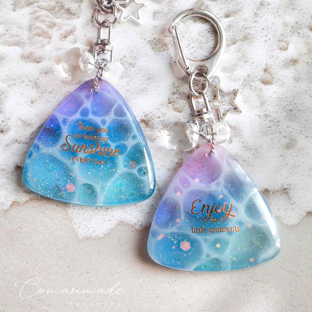 𝐂𝕠𝕞𝕒𝕣𝕚𝕞𝕒𝕕𝕖 (*こまり*)さんのレジン作品 | シリコンモールド 穴あき 三角 ピック 3サイズ | croccha