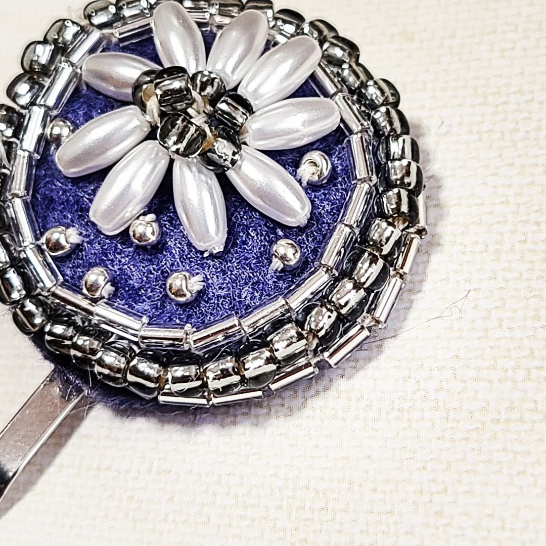 handmadeworks ARIAさんの刺しゅう作品 | ポニーフック | croccha