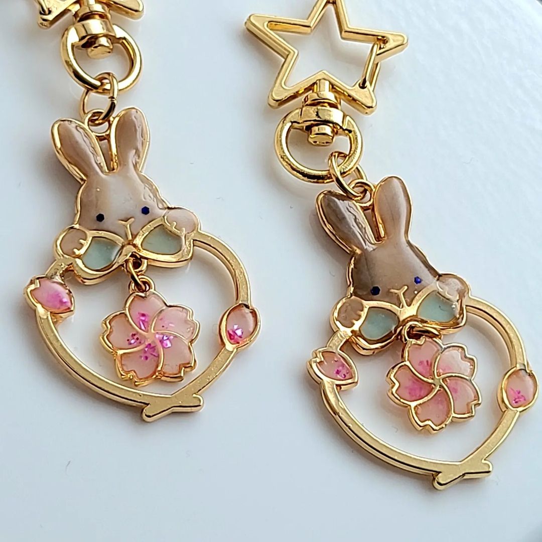 handmadeworks ARIAさんのレジン作品 | 空枠 ゆらゆら うさぎの宴 BLAZE ハンドメイド クラフ... | croccha