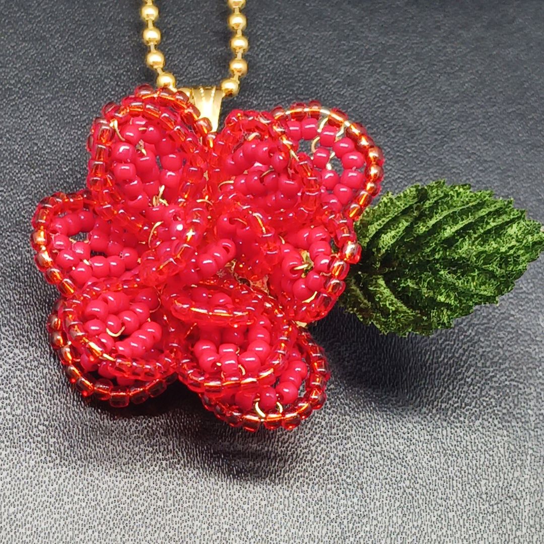 kouduki-こうづきさんのビーズ作品 | 【ランキング1位受賞】【100円均一】【丸小ビーズ・赤・紫色... | croccha