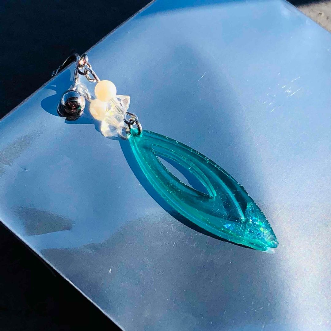 mendakoさんのレジン作品 | 超透明【大容量UV-LEDレジン液】 レジン液 70g『コス... | croccha