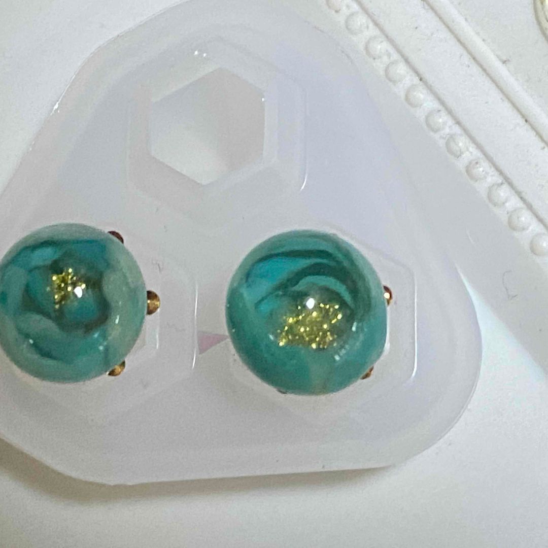 katteaccessoriesさんのレジン作品 | NEWパッケージ ☆SNSで話題沸騰☆ レジン液 安心の日本... | croccha