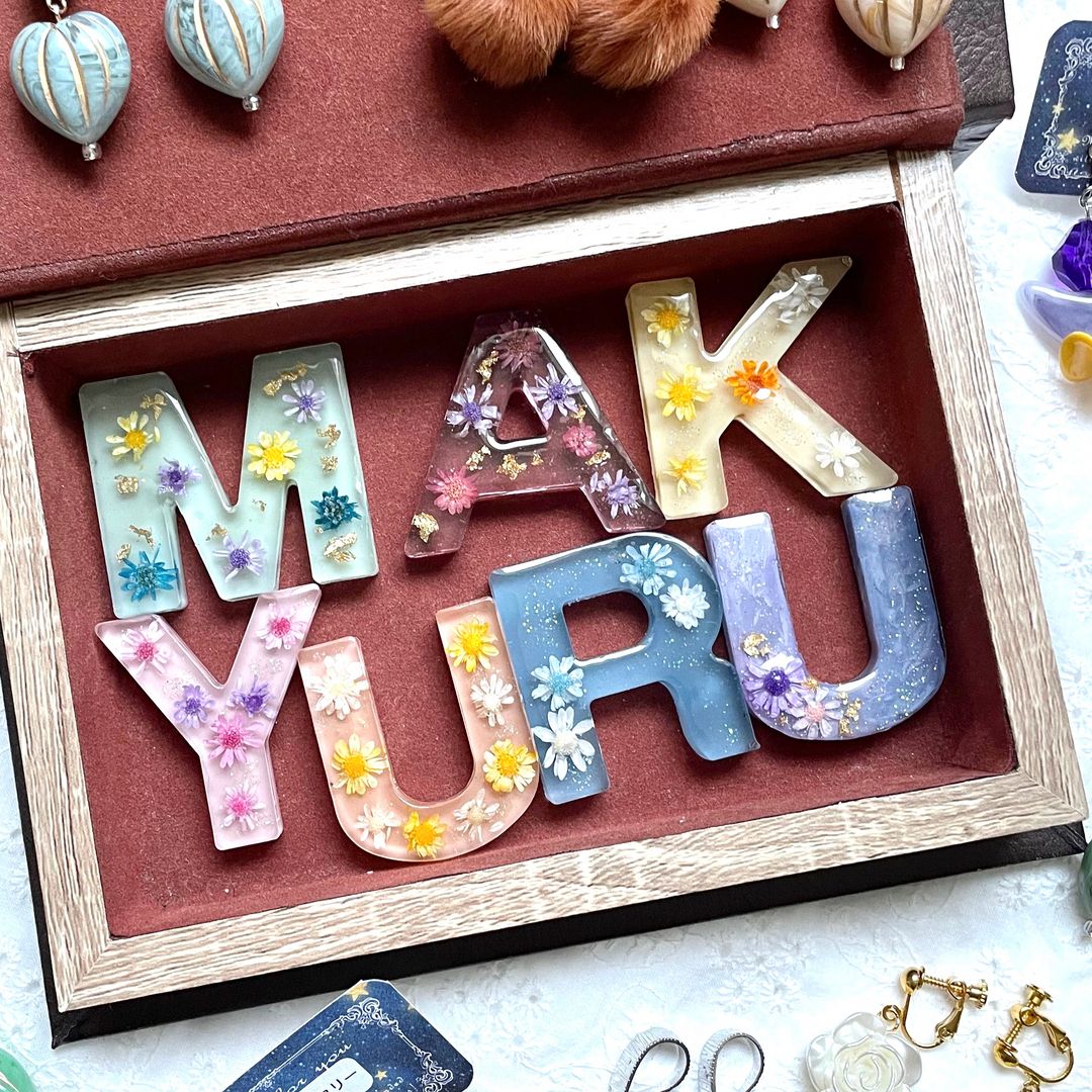 makyuruさんのレジン作品 | 【再販】Comarimade × 作家のためのレジン 『イニ... | croccha